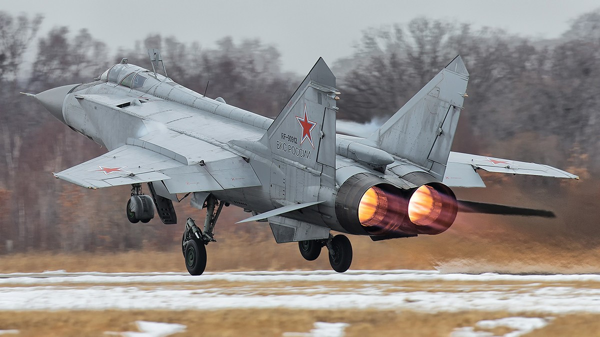 The MiG 31 Foxhound – the world's fastest fighter jet | DEFENSEMAGAZINE ...