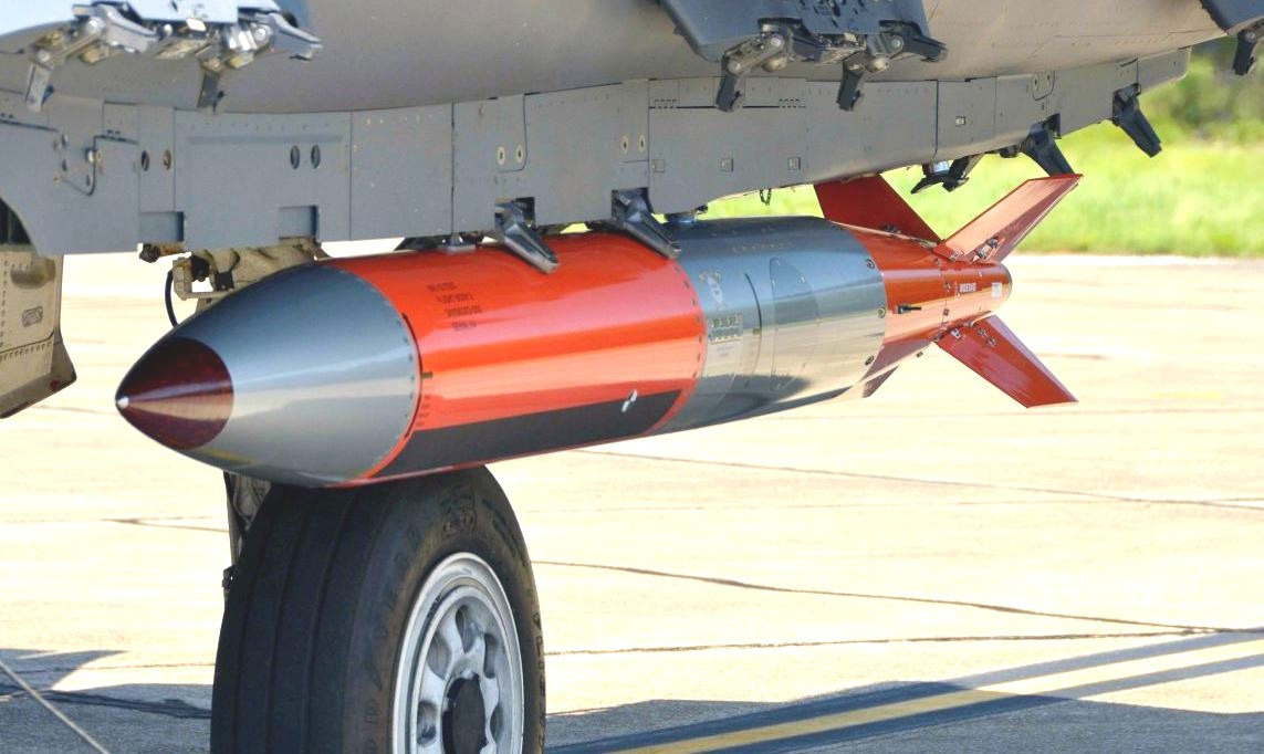 The New US B61-13 Gravity Bomb: Balancing Deterrence in a Dynamic ... The New US B61-13 Gravity Bomb: Balancing Deterrence in a Dynamic ...