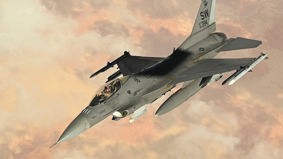 F-16s Glimpse the future: Red 6 revolutionizes pilot training with ...